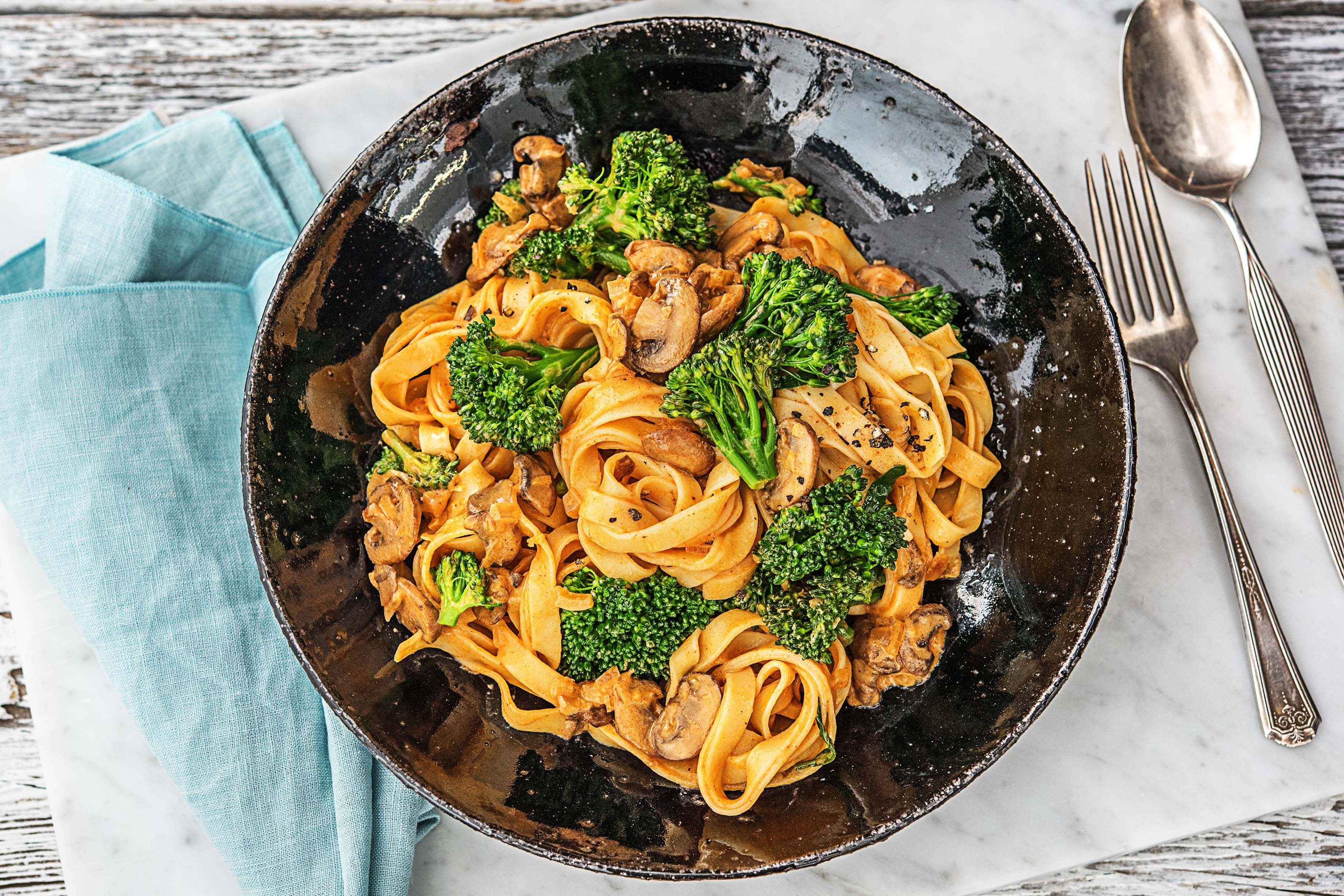 Mushroom stroganoff with tagliatelle Recipe | HelloFresh