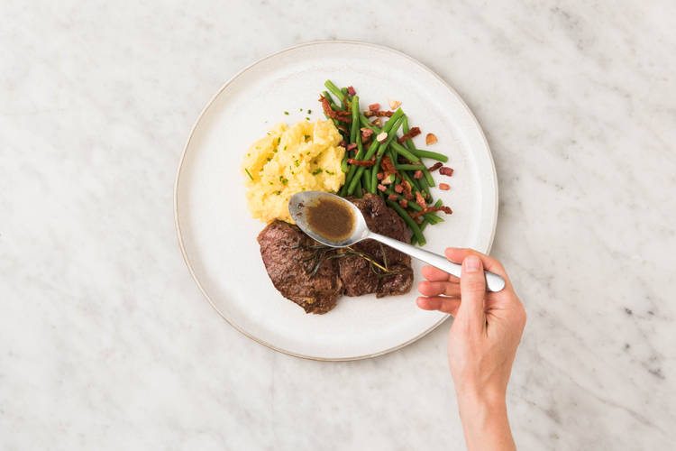 Runderribeye met knoflook en rozemarijn Recept | HelloFresh