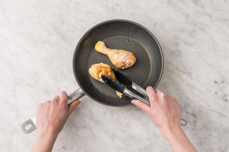 Pilons de poulet, compote de pomme maison et grenailles rôties Recette ...