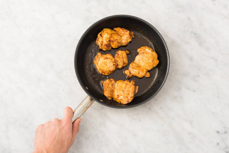 Kippendijfilet met gepofte paprika Recept | HelloFresh