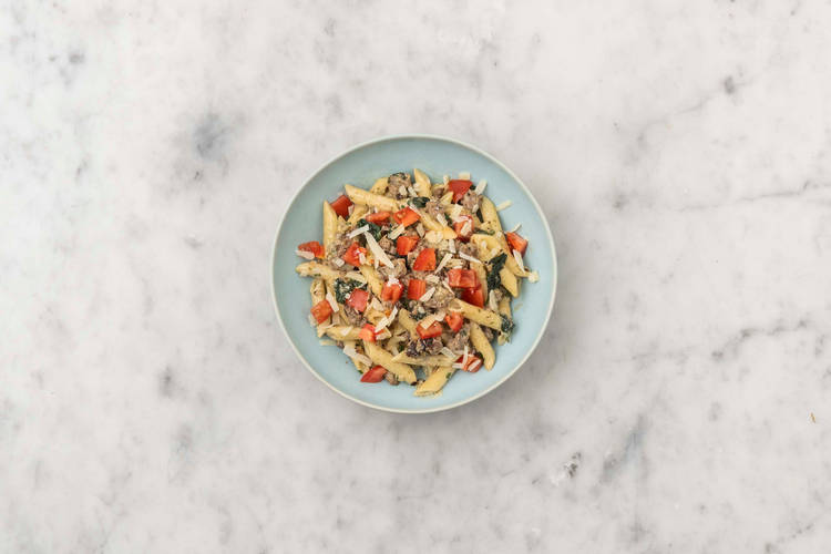 Penne met Italiaans gekruid rundergehakt en kruidenroomkaas Recept ...