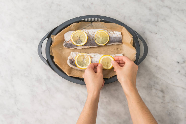 Zitroniger Fisch mit Kerbelsoße Rezept | HelloFresh