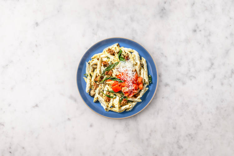 Penne met Italiaans gekruid rundergehakt en kruidenroomkaas Recept ...