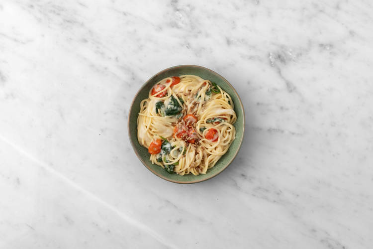 Popeye-Spaghetti mit Mozzarella-Konfetti Rezept | HelloFresh